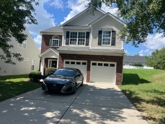 Room for rent in a 3 bedroom house