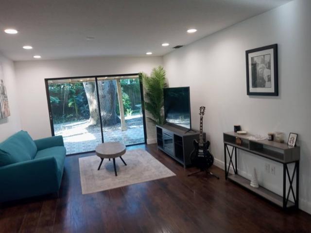Room for rent in a 3 bedroom Palm harbor Florida h