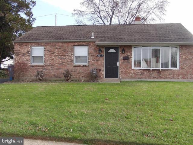 Room for rent in a 3 bedroom spacious rancher!