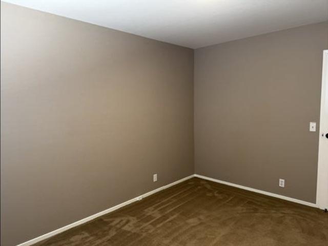 Room For Rent in a 2 bed/1 bath duplex in San Raf