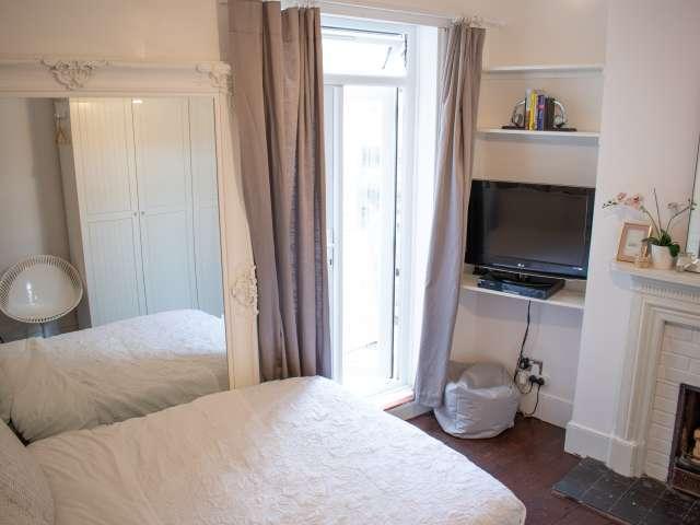 Room in shared flat for rent in Mitcham, London