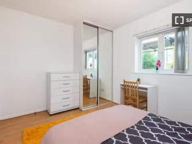 Room for rent in a 2 bedroom flatshare in New Cross, London