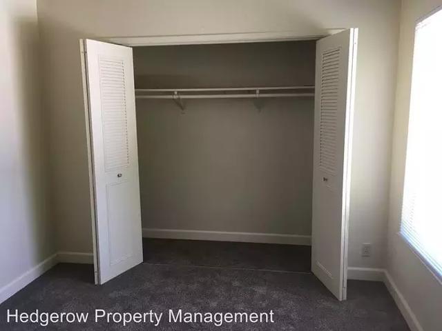 Room for rent in a 2 level town house