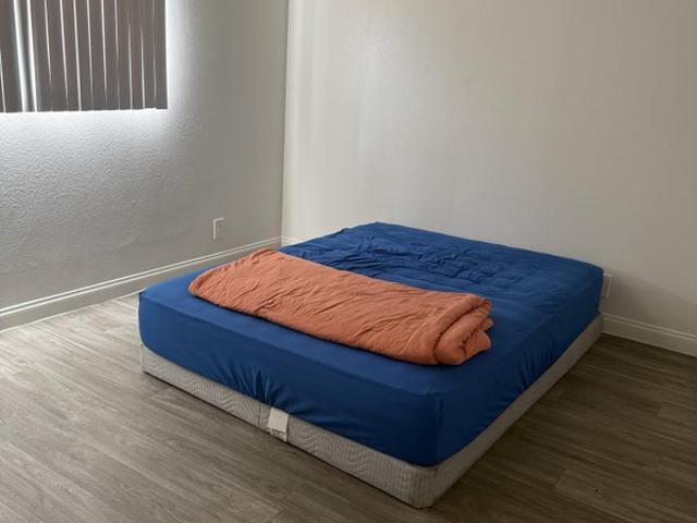 Room for rent in a 2bd apartment