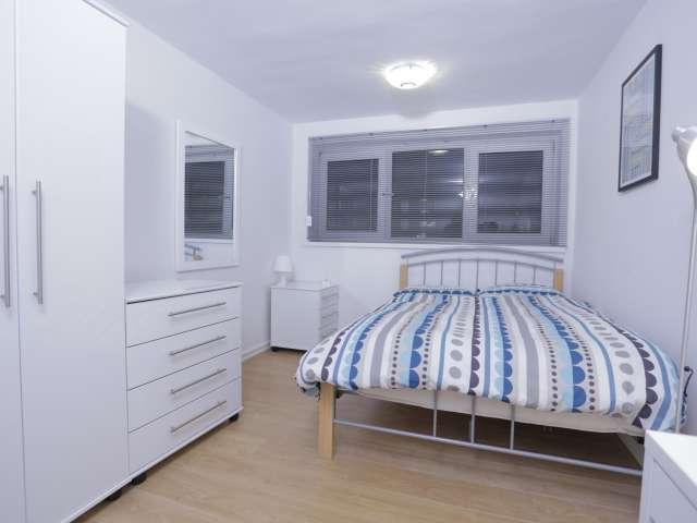 Room for rent in a 4 Bedroom Apartment in Stratford, London