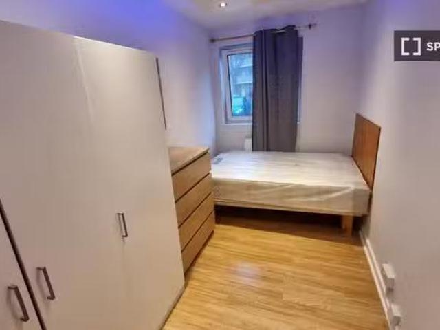 Room for rent in a 4bedroom flatshare in Stockwell