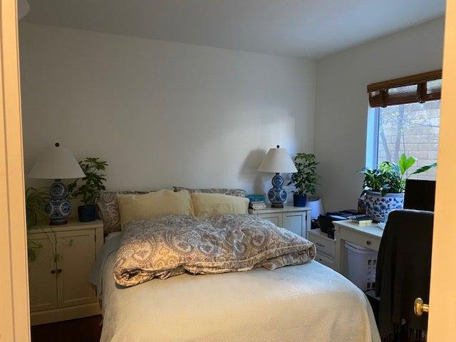 ROOM FOR RENT IN A BEAUTIFUL HOME WITH POOL