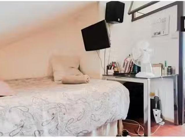 Room for rent in a residence in Bow, London