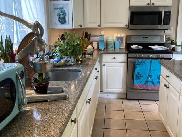 Room for rent in a Victorian house in Riverhead