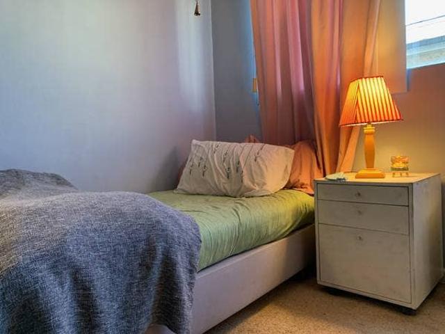 room for rent in artsy appartment