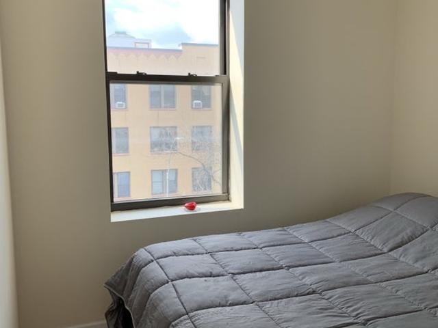 Room for rent in Astoria
