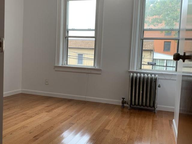 Room for Rent in Astoria Long Island City