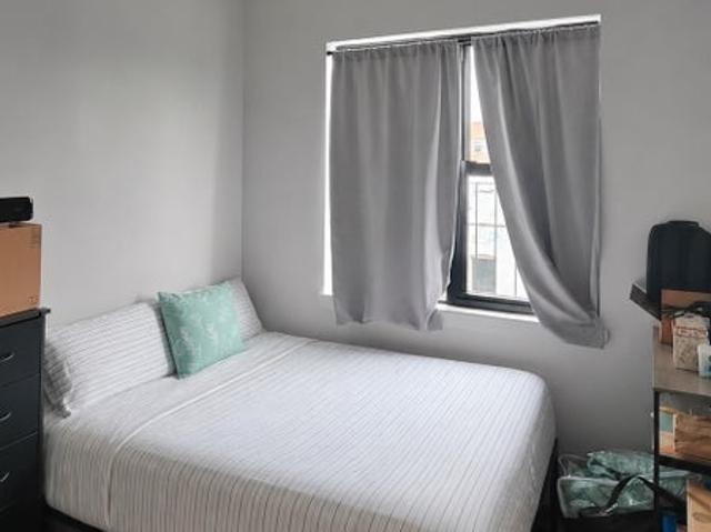 Room for rent in Bushwick/Ridgewood border