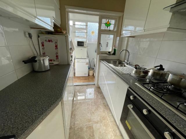 Room for rent in Baxter Road, N18 2EY