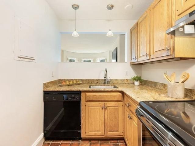 Room for Rent in Beautiful 2BR/1.5BA Near St. Mary