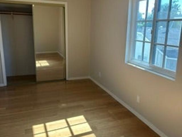 Room for rent in beautiful artistic 3 bedroom apt