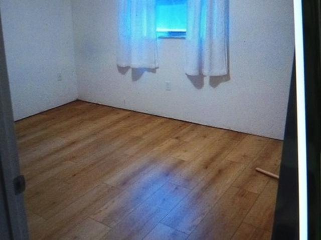 Room for rent in beautiful home with pool 10 minutes away from siesta Beach