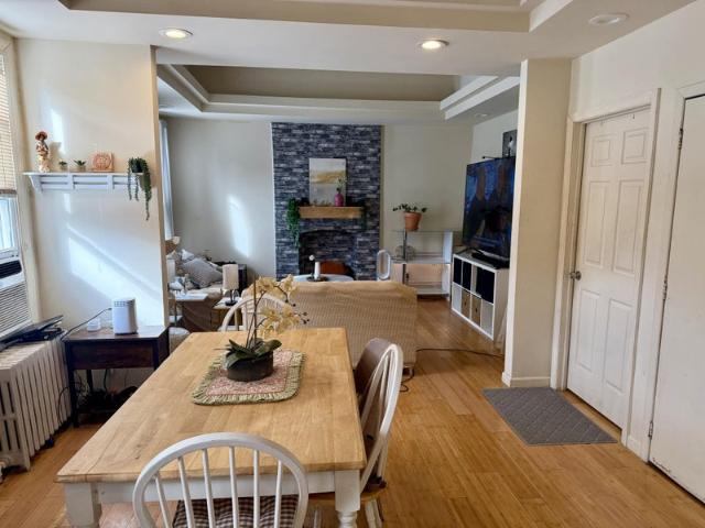 Room for Rent in Beautiful, Spacious Apartment