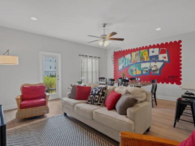 Room for Rent in BeautifulFurnished Townhome! 10