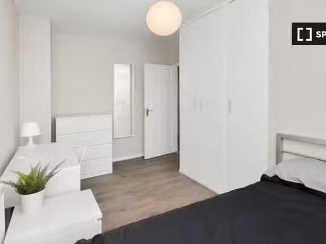 Room for rent in Bow East, London