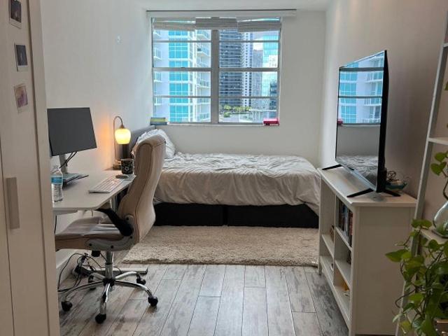 Room for rent in Brickell