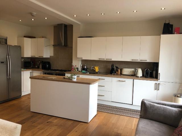 Room for rent in Brunswick Avenue, N11 1HS