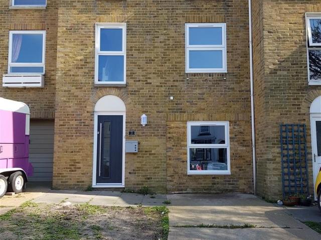 room for rent in Camden Square, Ramsgate, Kent CT11 8HS
