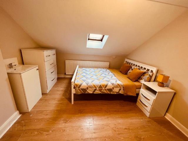 room for rent in Camden Street, Room 5, & R6 All Bills Included, Belfast, BT9 6AU