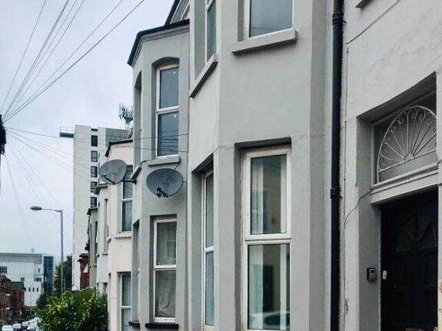 room for rent in Camden Street, Room 7, SHORT TERM, All Bills Included, Belfast, BT9 6AU
