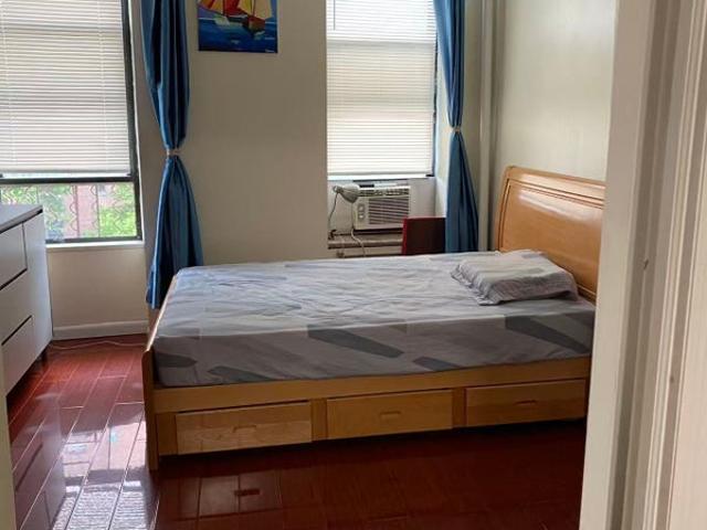 Room for rent in Chinatown Manhattan