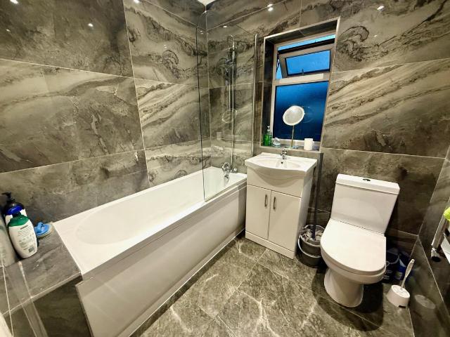 Room for rent in Church Street, N9 9AS