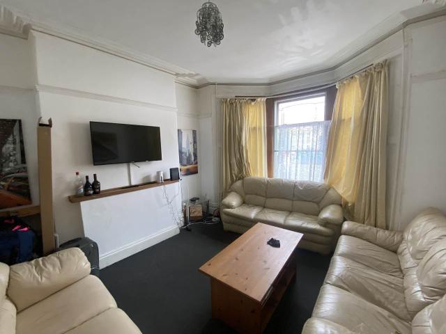 room for rent in Colum Road Rooms Cathays Cardiff CF10 3EE