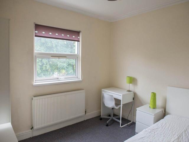 room for rent in Colum Road Rooms Cathays Cardiff CF10 3EE