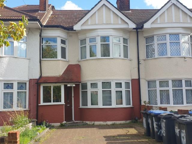 Room for rent in Connaught Gardens, N13 5BU