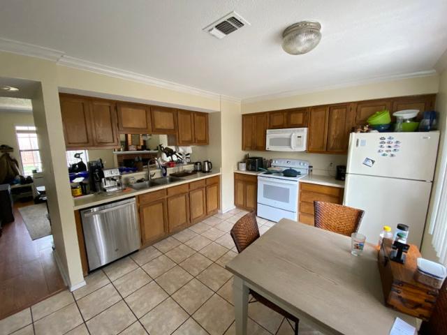Room for rent in condo, 2 blocks from downtown