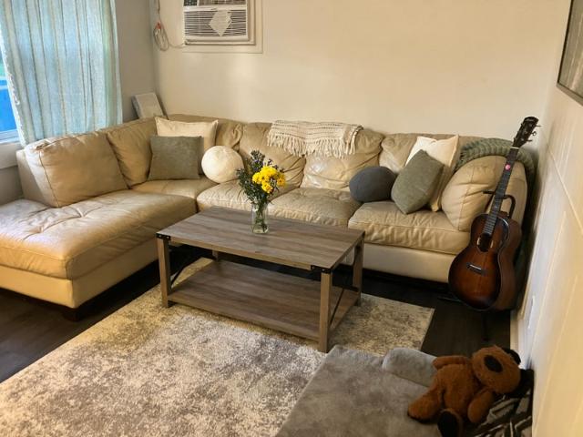 Room for rent in cozy 2BR close to downtown St. Pt