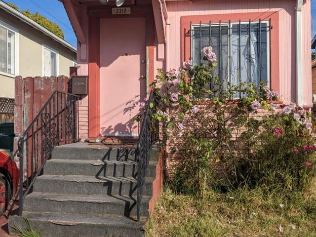 Room for Rent in Cozy Oakland Home Peralta Hacien