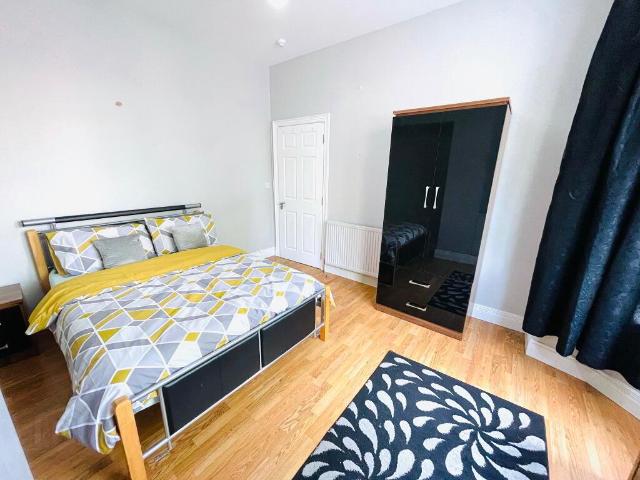 room for rent in Duncairn Gardens, Room 1, R2 & R5. All Utiliity Bills Included, Belfast, BT15 2GN