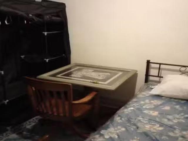 Room for rent in Detroit Northeast