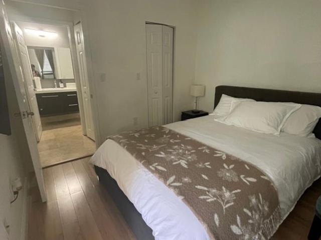 ROOM FOR RENT in DORAL with private Bath and own e