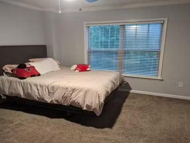Room for rent in Grant Park