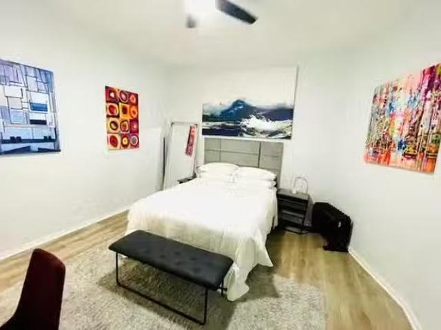 Room for rent in Grand Boulevard