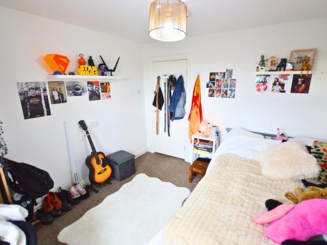 room for rent in Hyde Park Road, Leeds, LS6