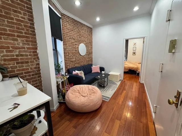 Room For Rent in Hell’s Kitchen July 1 Move In