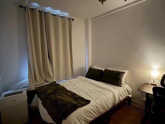 Room for rent in Hell's Kitchen 3 BR / 1 BA