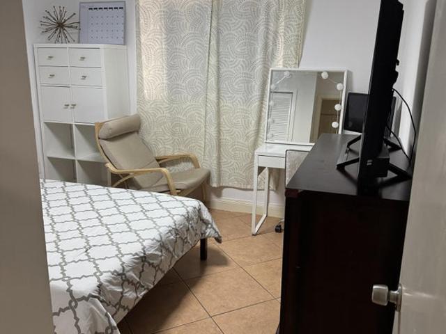 Room for rent in Hialeah Gardens furnished