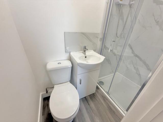 Room for rent in High Road, N12 9PT