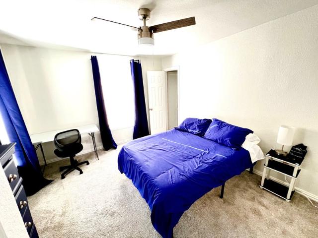 Room for rent in Historic Southside house