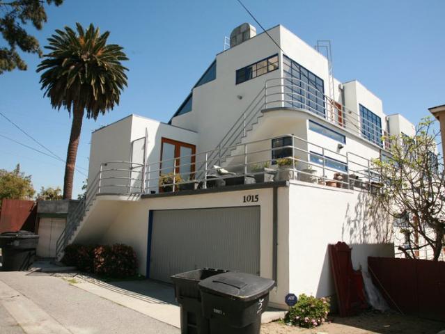 Room For Rent In Hitech Condo 10 Blocks From Beach