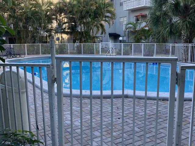 Room for Rent in Hollywood
